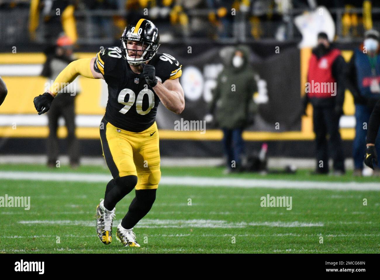 Pittsburgh Steelers outside linebacker T.J. Watt (90) plays in an NFL ...
