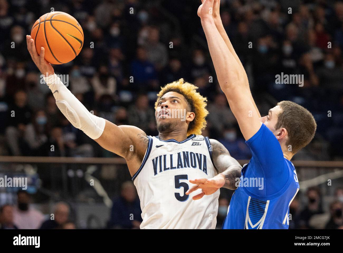 Villanova guard Justin Moore (5) takes the ball to the basket past ...