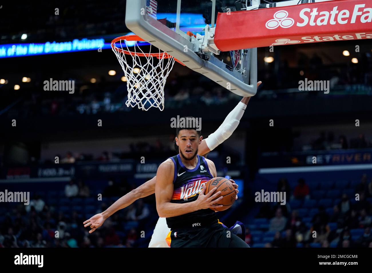 Phoenix Suns guard Devin Booker (1) pulls down rebound in the second ...