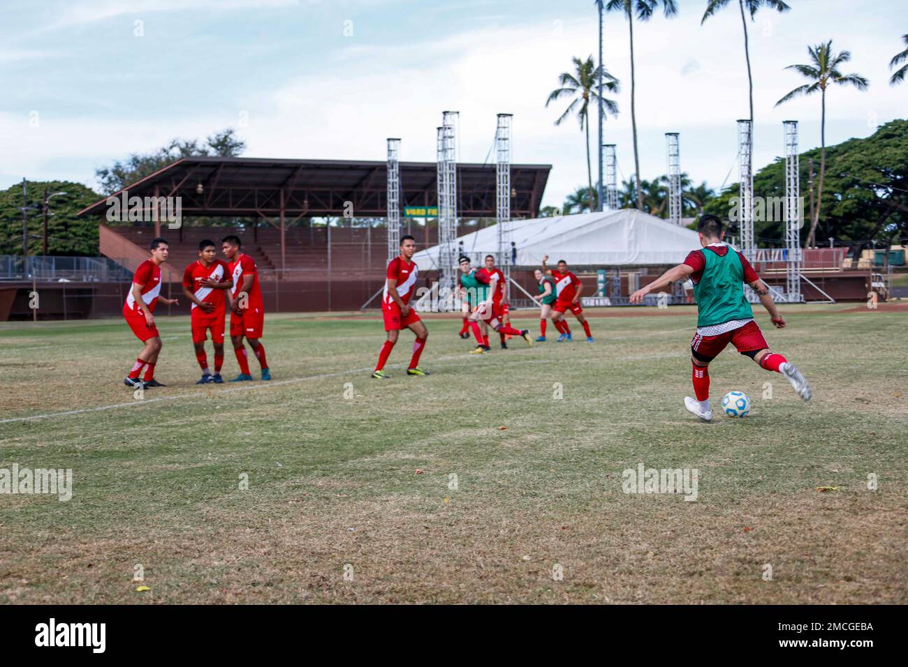 220701-N-MM912-1016 PEARL HARBOR (July 1, 2022) Air-Traffic Controller ...