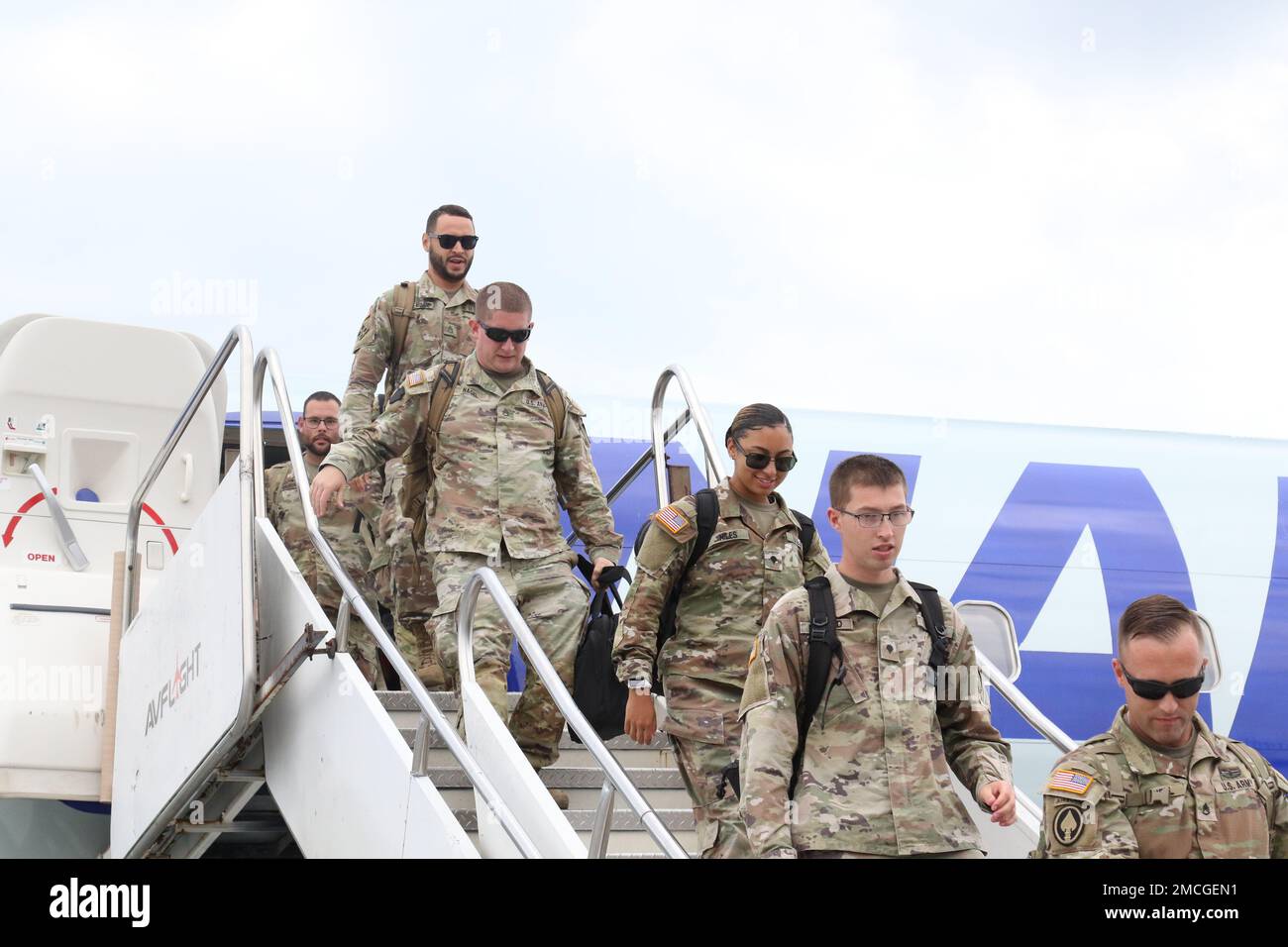 U.S. Soldiers with the 1069th Military Police Company, 55th Maneuver ...