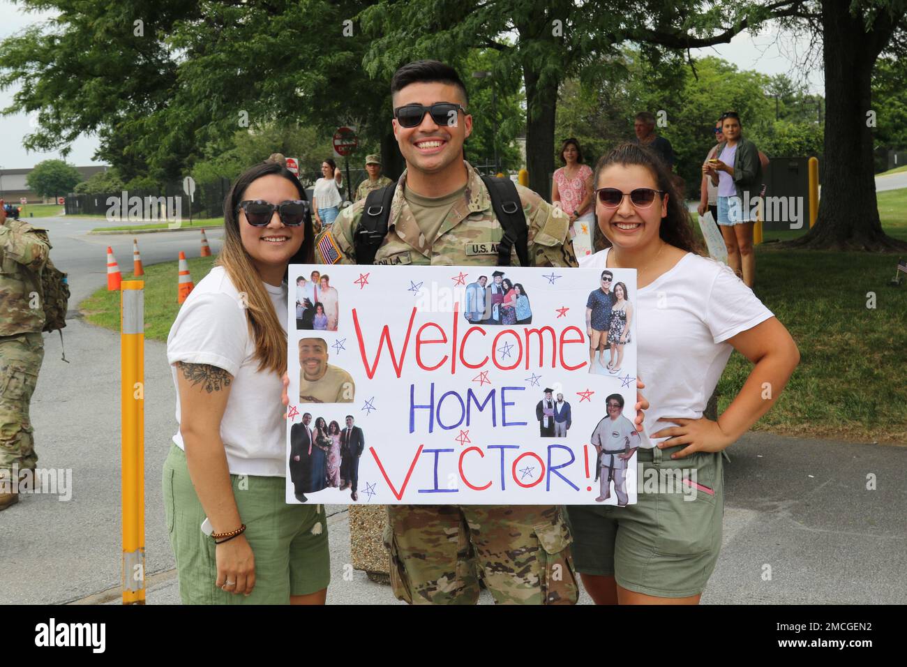 U.S. Soldiers with the 1069th Military Police Company, 55th Maneuver ...