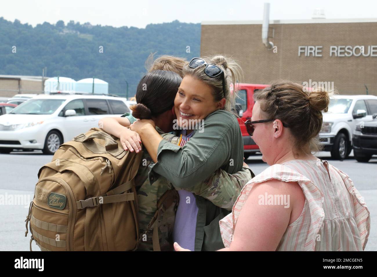 U.S. Soldiers with the 1069th Military Police Company, 55th Maneuver ...