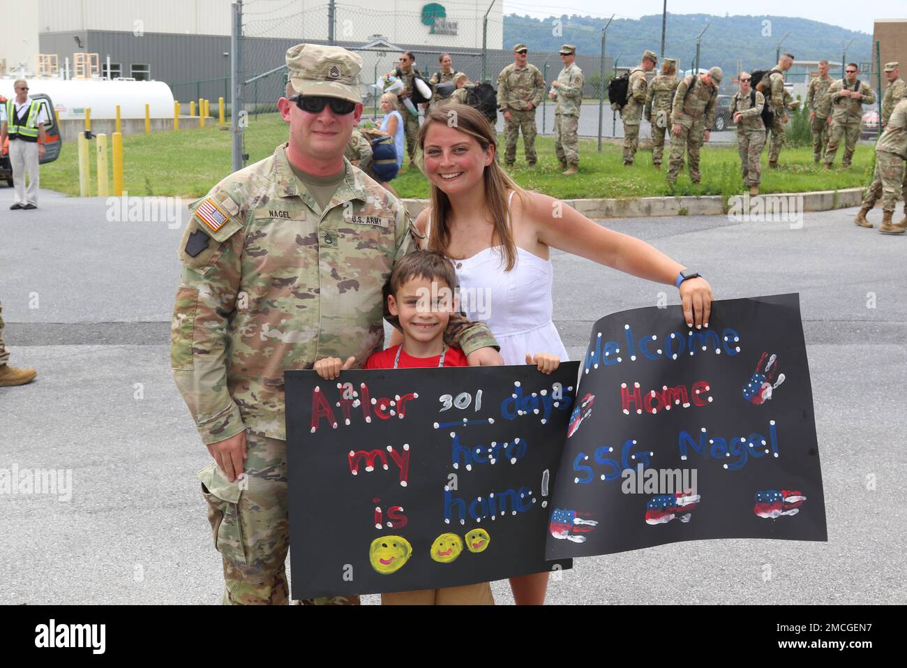 U.S. Soldiers with the 1069th Military Police Company, 55th Maneuver ...