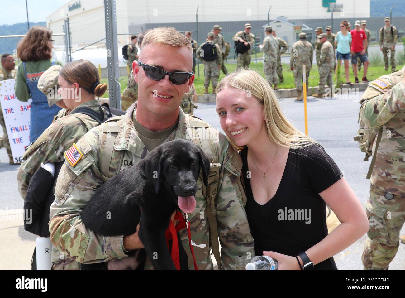U.S. Soldiers with the 1069th Military Police Company, 55th Maneuver ...