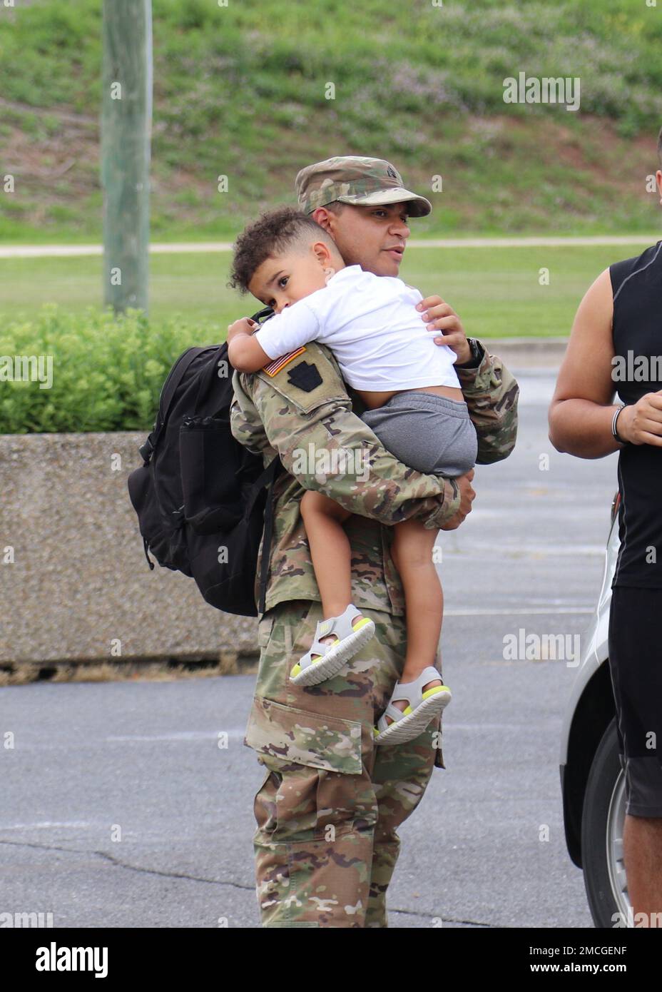 U.S. Soldiers with the 1069th Military Police Company, 55th Maneuver ...