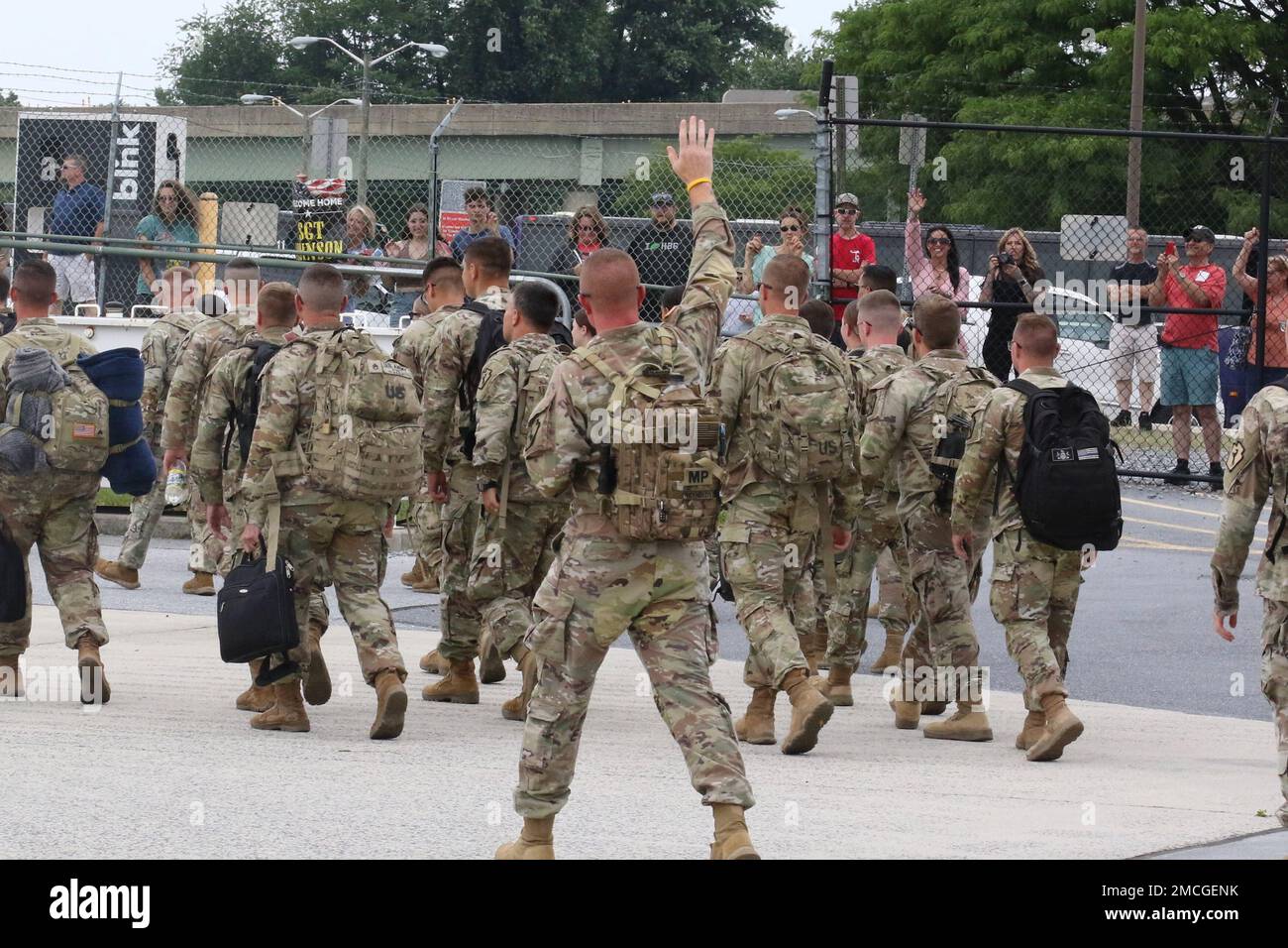 U.S. Soldiers with the 1069th Military Police Company, 55th Maneuver ...