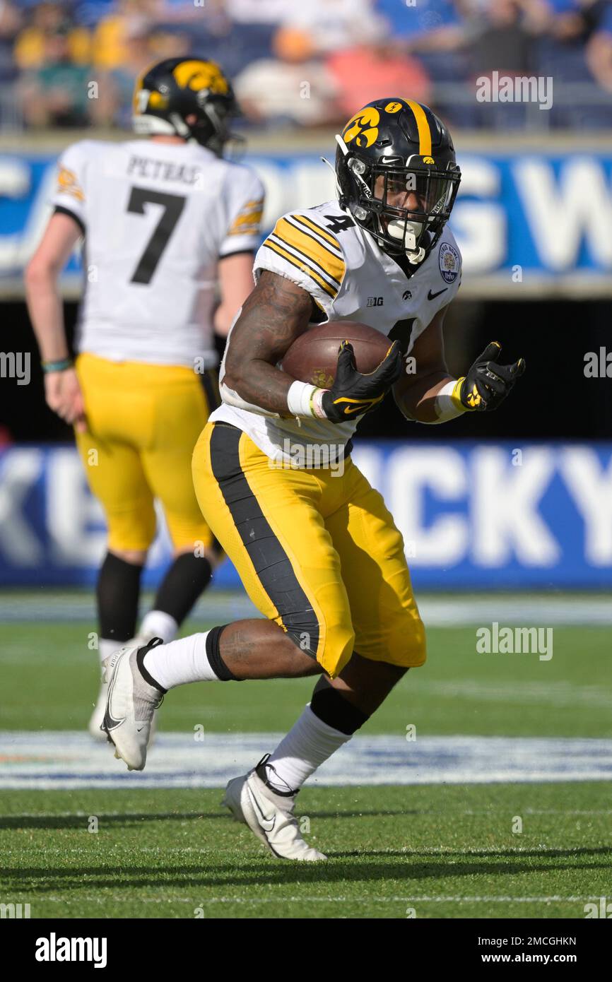 Iowa running back Leshon Williams (4) rushes for yardage during the ...