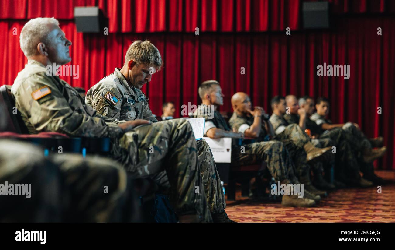 U.S Army Col. Jeffrey Vanantwerp,left, 25th Infantry Division deputy ...