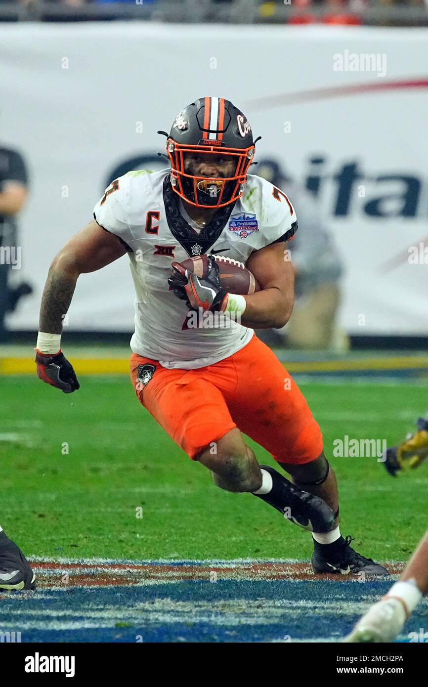 Oklahoma State running back Jaylen Warren (7) during the second half of ...