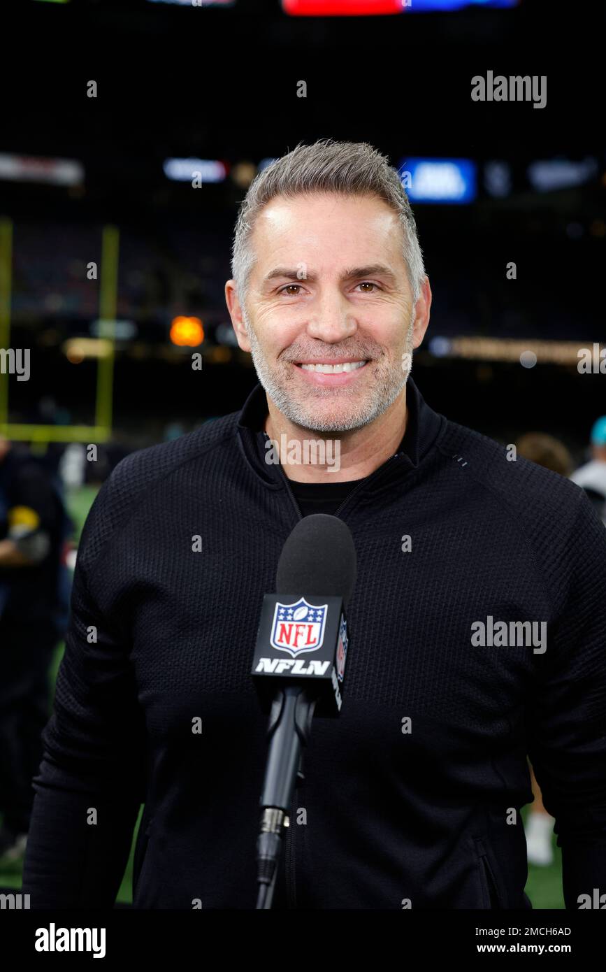 NFL Network reporter Kurt Warner poses for a photo before an NFL ...