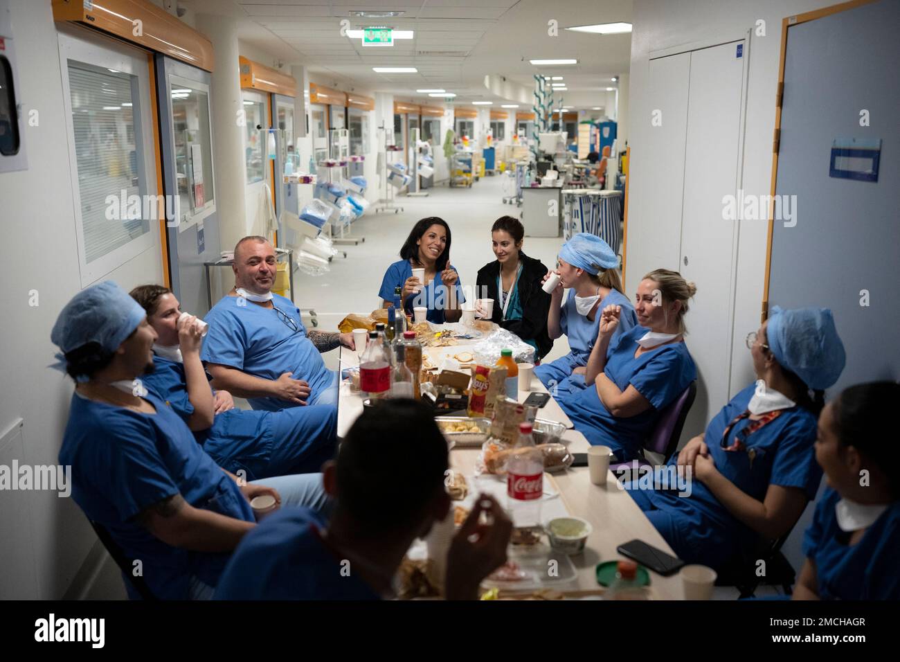 Nurses celebrate the New Year together in the COVID-19 intensive care ...