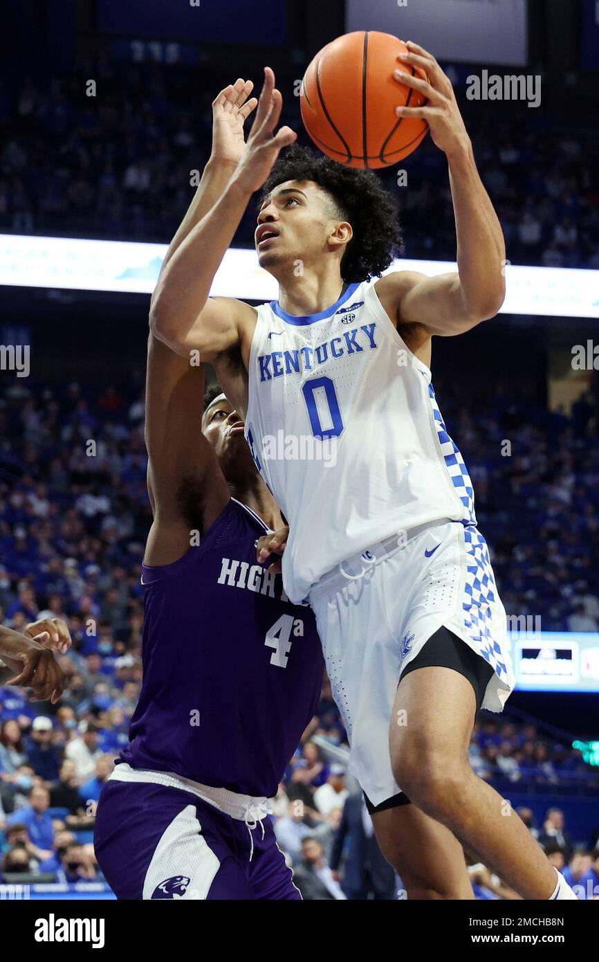 Kentucky's Jacob Toppin (0) shoots while defended by High Point's Alex ...