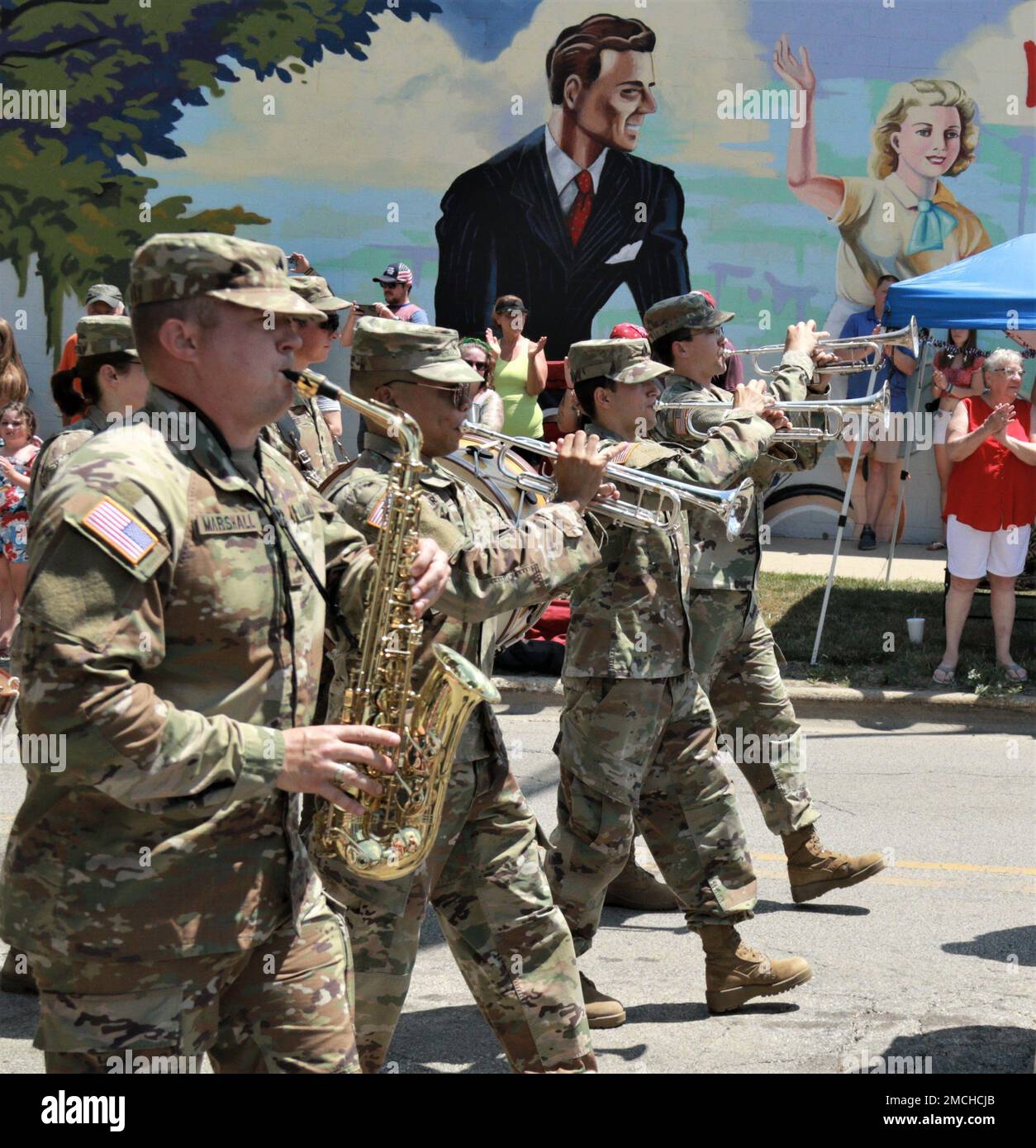The Illinois National Guard's 144th Army Band marched and performed in ...