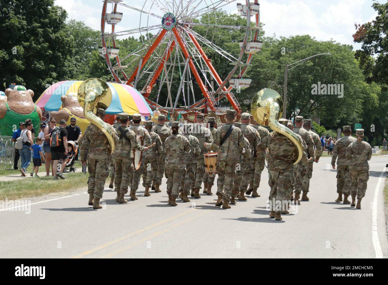 The Illinois National Guard's 144th Army Band finishes the Crystal Lake ...