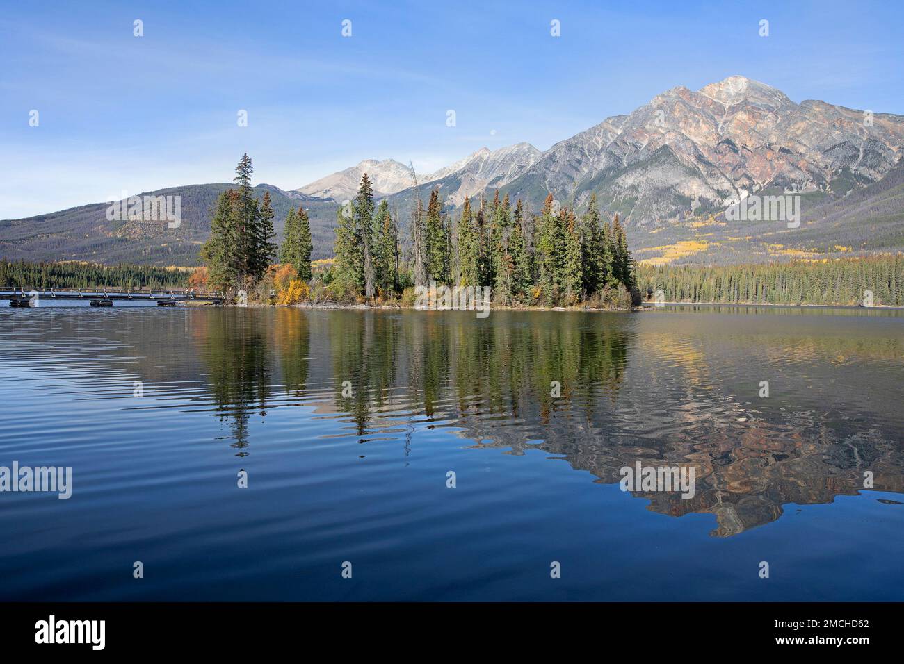 Pyramid Island and Pyramid Mountain reflected in the lake, Jasper ...