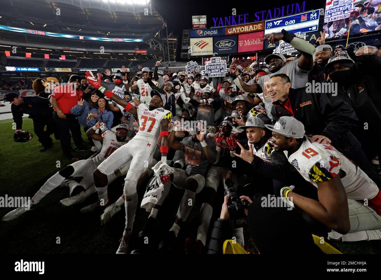 Maryland celebrates defeating Virginia Tech in the Pinstripe Bowl NCAA ...