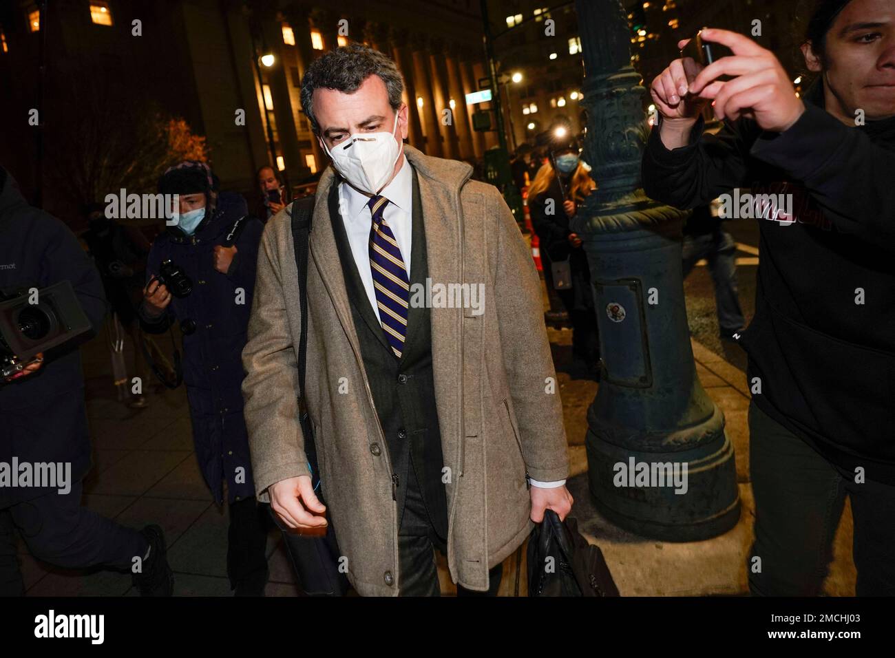Christian Everdell, a defense attorney for Ghislaine Maxwell, leaves ...