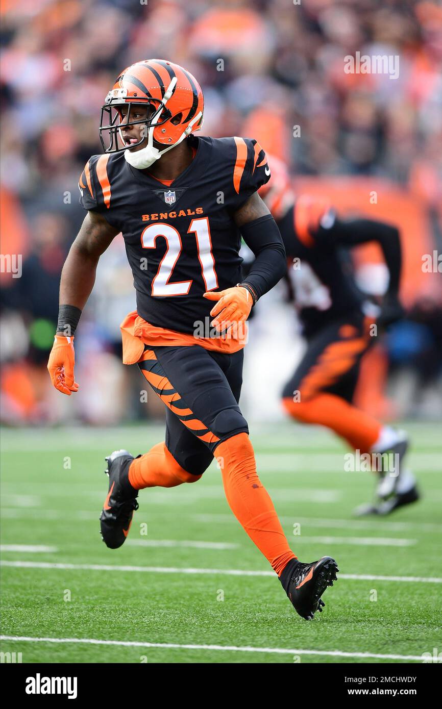 Cincinnati Bengals cornerback Mike Hilton (21) runs for the play during ...