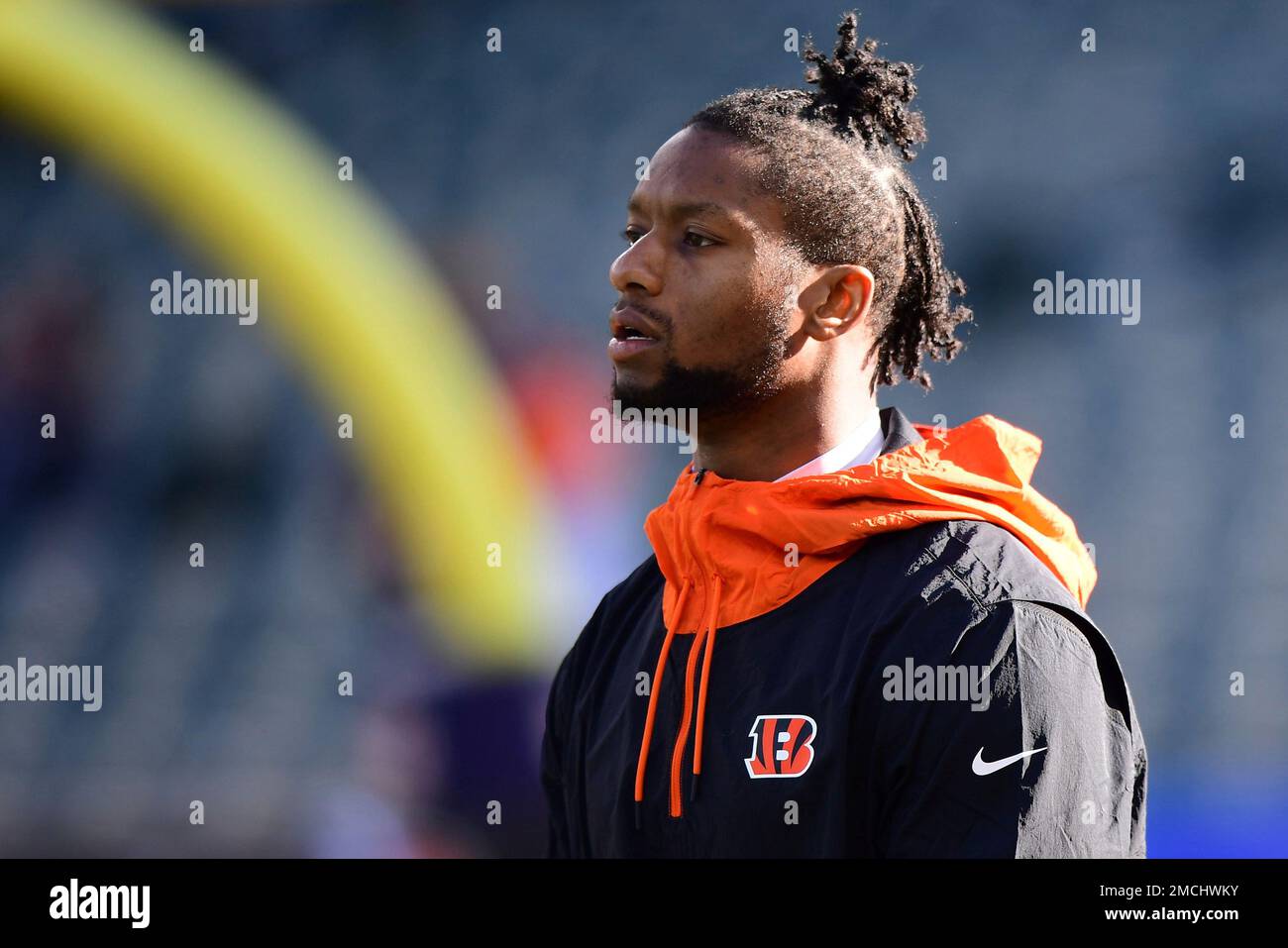 Cincinnati Bengals running back Joe Mixon (28) warms up before an NFL ...