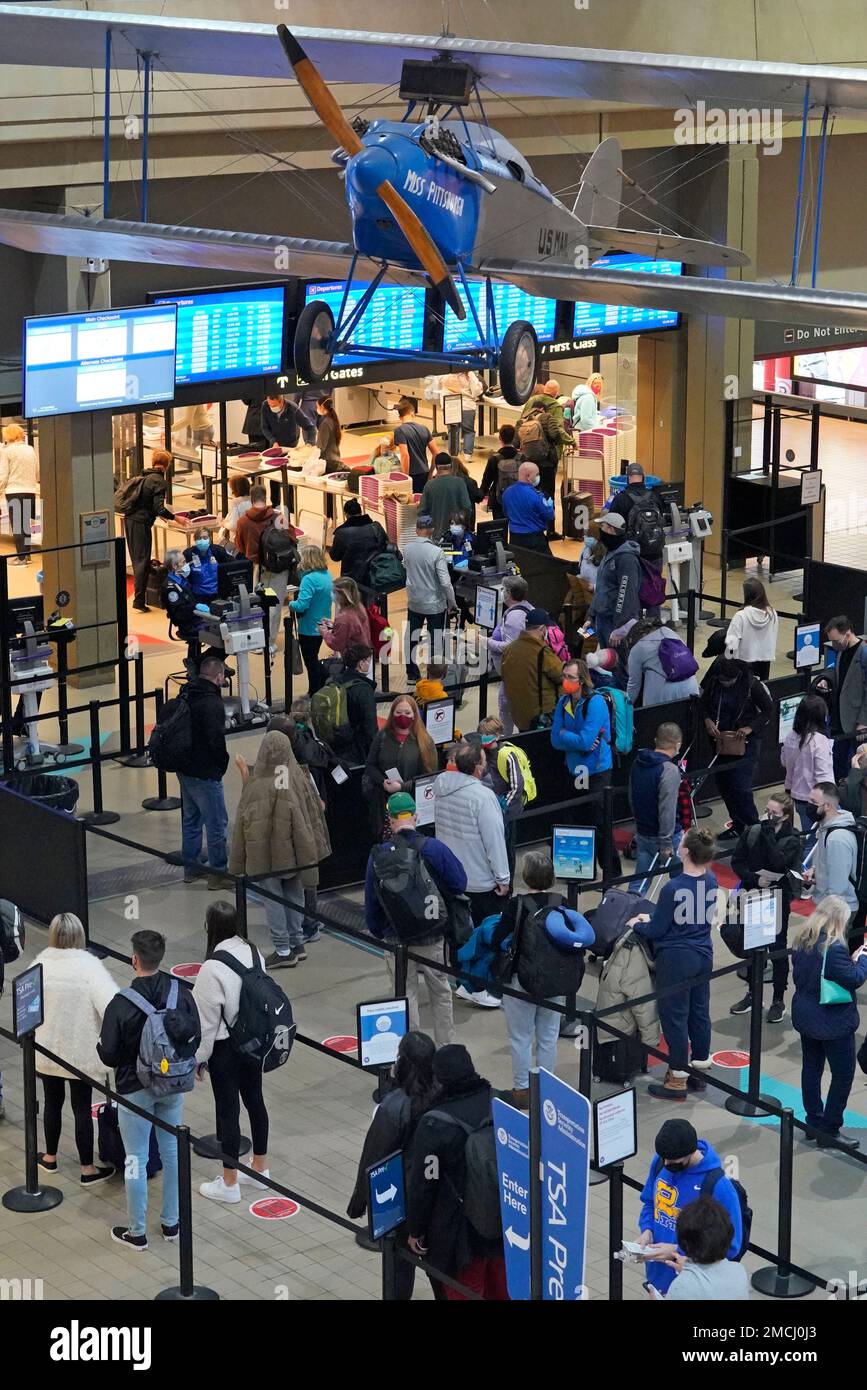 Travelers wait in line at the TSA security checkpoint at Pittsburgh ...