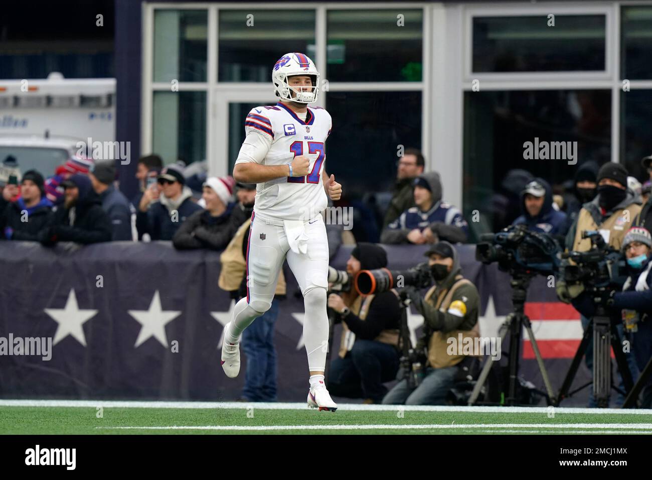 Buffalo Bills quarterback Josh Allen (17) warms up prior to an NFL ...