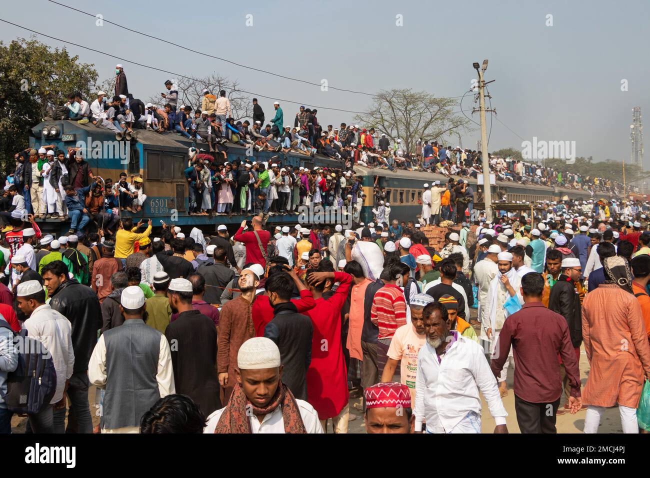 Dhaka, Bangladesh. 22nd Jan, 2023. Muslim devotees travel by overcrowded risky trains after ...
