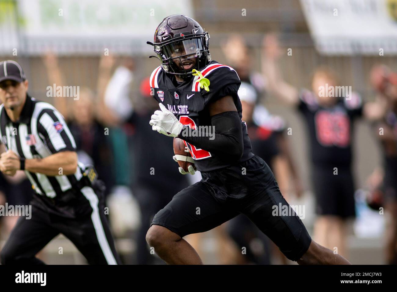 Ball State wide receiver Jayshon Jackson (12) runs the ball in for a ...