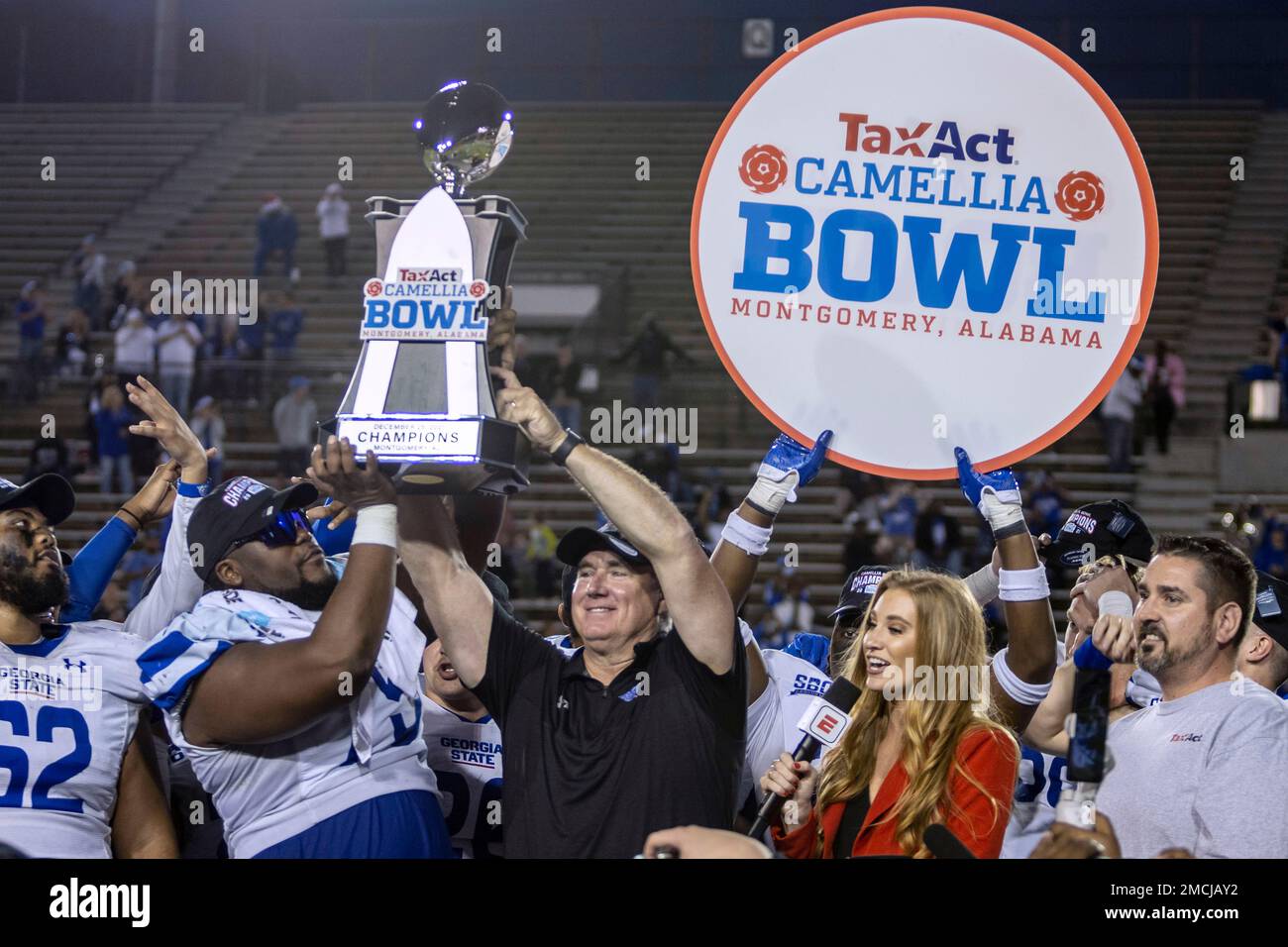 Georgia State offensive lineman Shamarious Gilmore (75) and coach Shawn ...