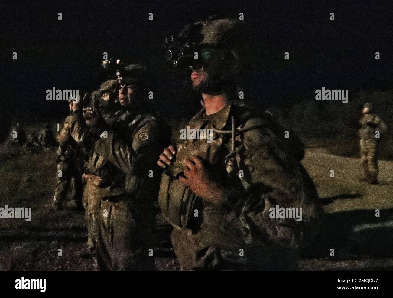 U.S. Army Soldiers assigned to Charlie Company, 1st Battalion, 69th ...