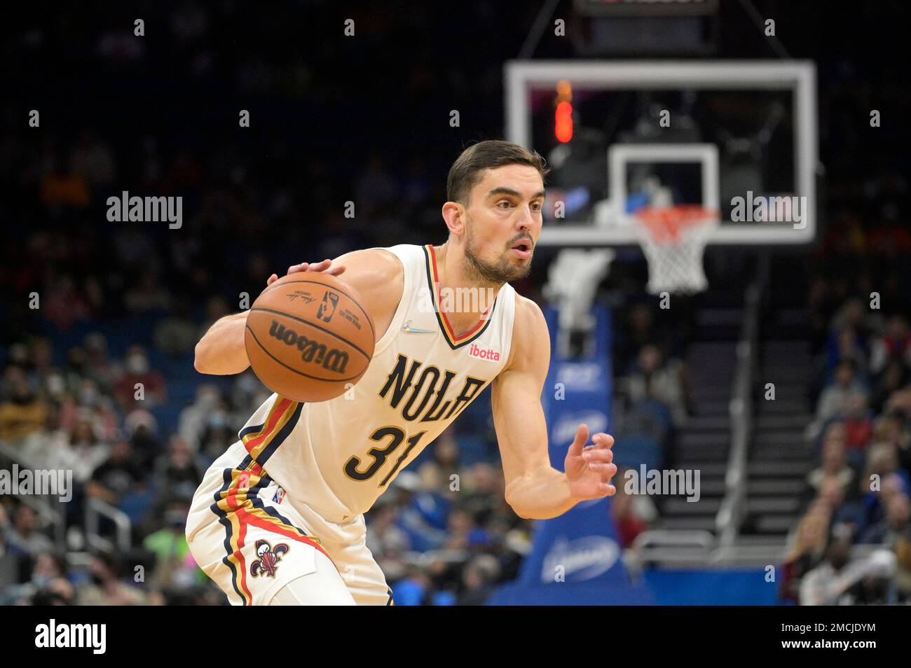 New Orleans Pelicans guard Tomas Satoransky (31) drives to the basket ...