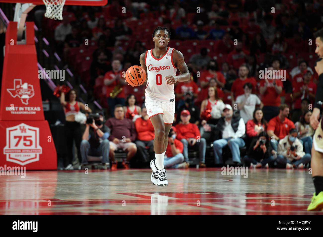 Houston guard Marcus Sasser (0) dribbles the ball down the court ...