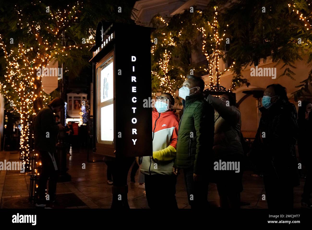 Visitors wear masks while reading a directory amid the COVID-19 ...
