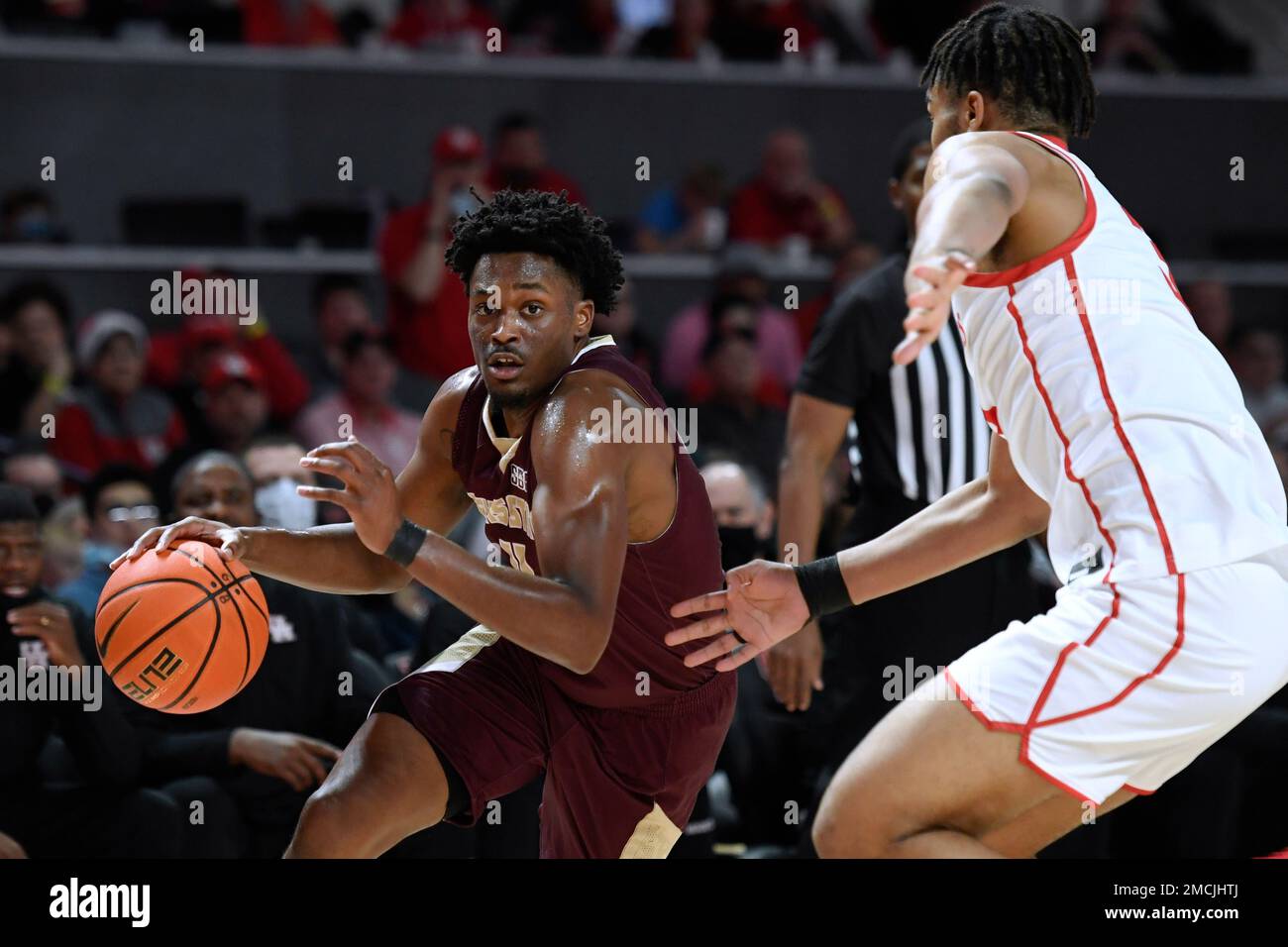 Texas State guard Shelby Adams drives to the basket as Houston guard ...