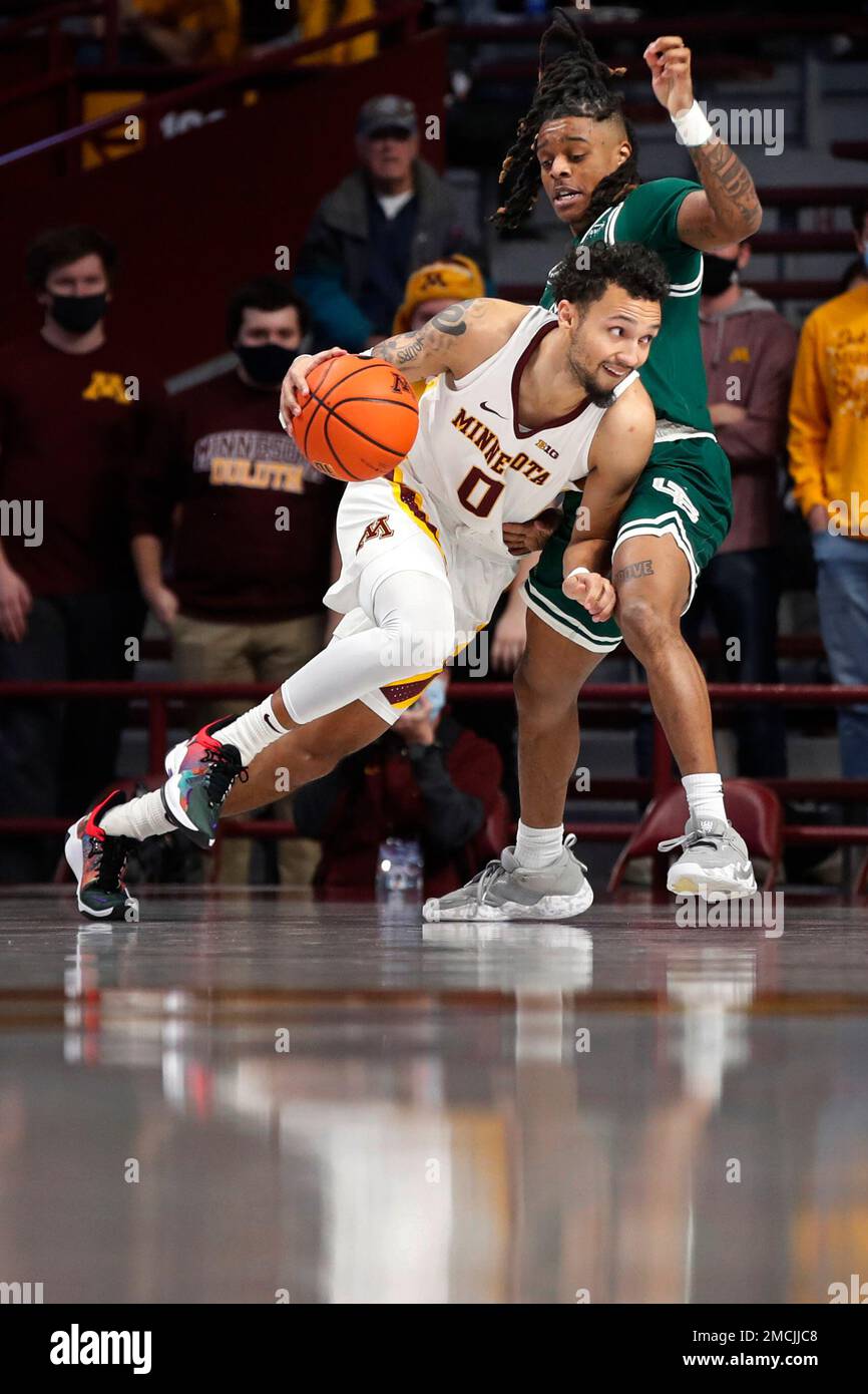 Minnesota guard Payton Willis (0) works around Green Bay guard Kamari ...