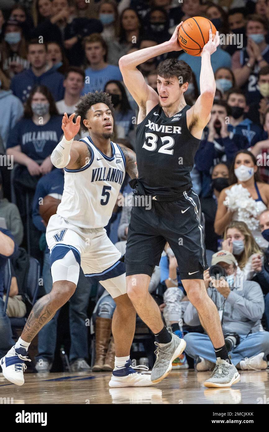 Xavier forward Zach Freemantle (32) in action during an NCAA college ...