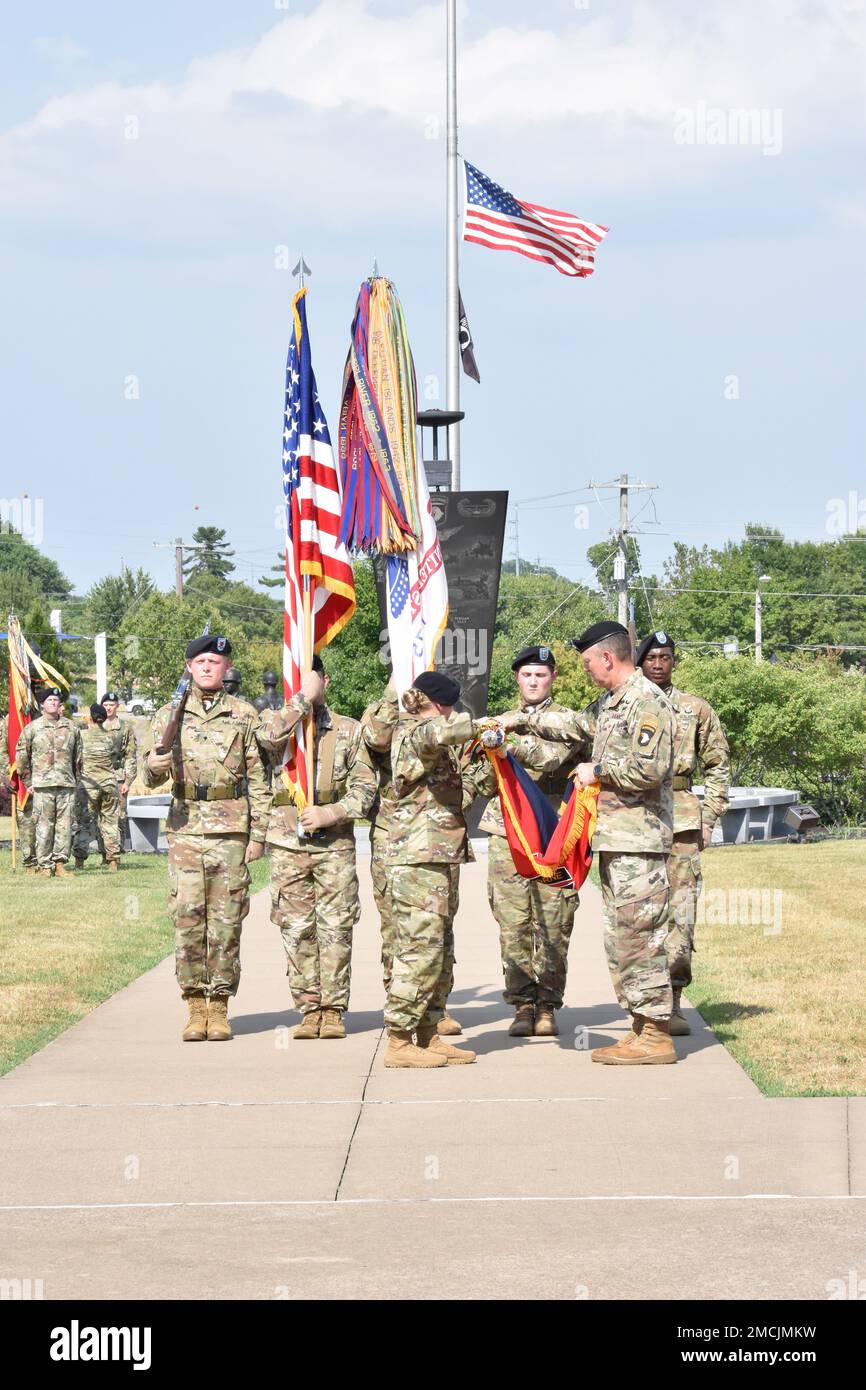 U.S Army Maj. Gen. JP McGee, right, commanding general, 101st Airborne Division (Air Assault ...