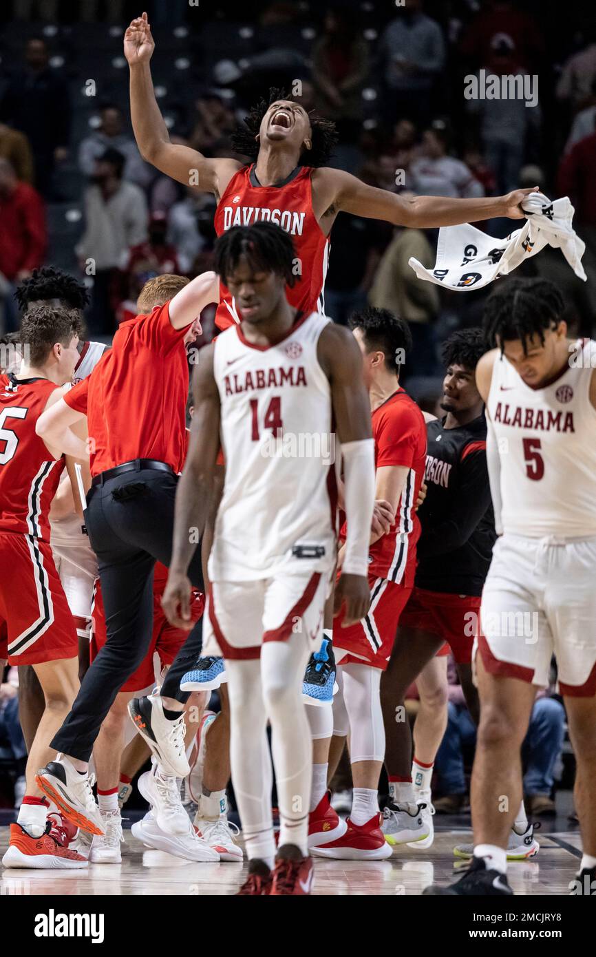 Davidson guard/forward Desmond Watson (4) leaps into the air to ...