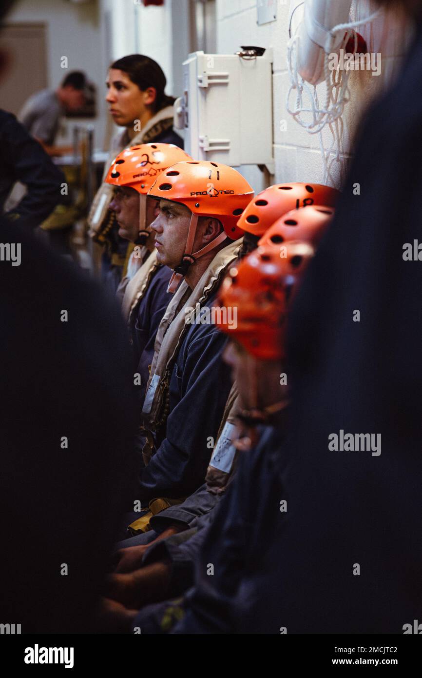 Providing instructions hi-res stock photography and images - Alamy