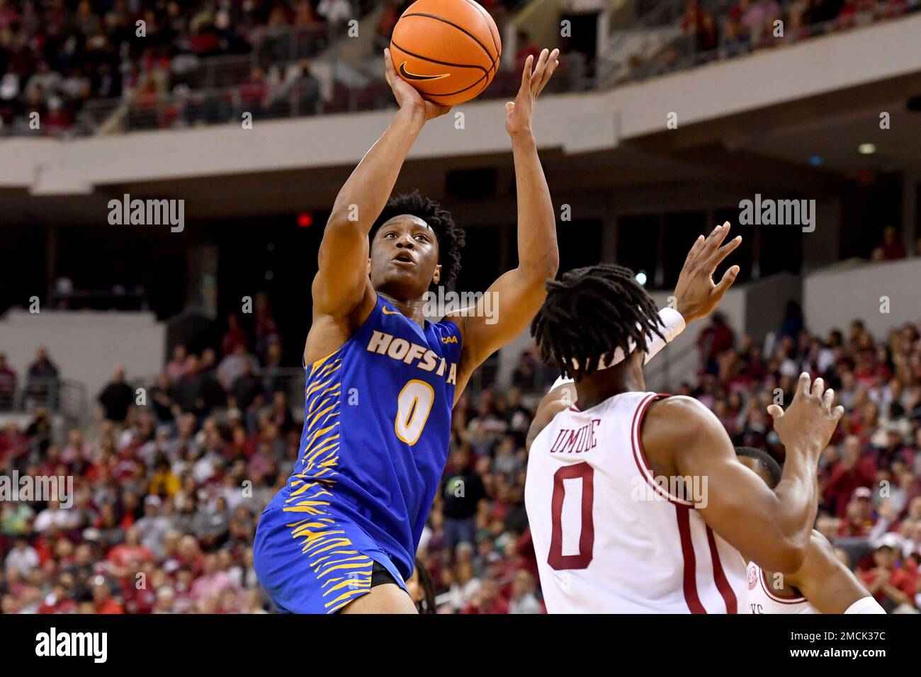 Hofstra guard Darlinstone Dubar (0) shoots against Arkansas during an ...