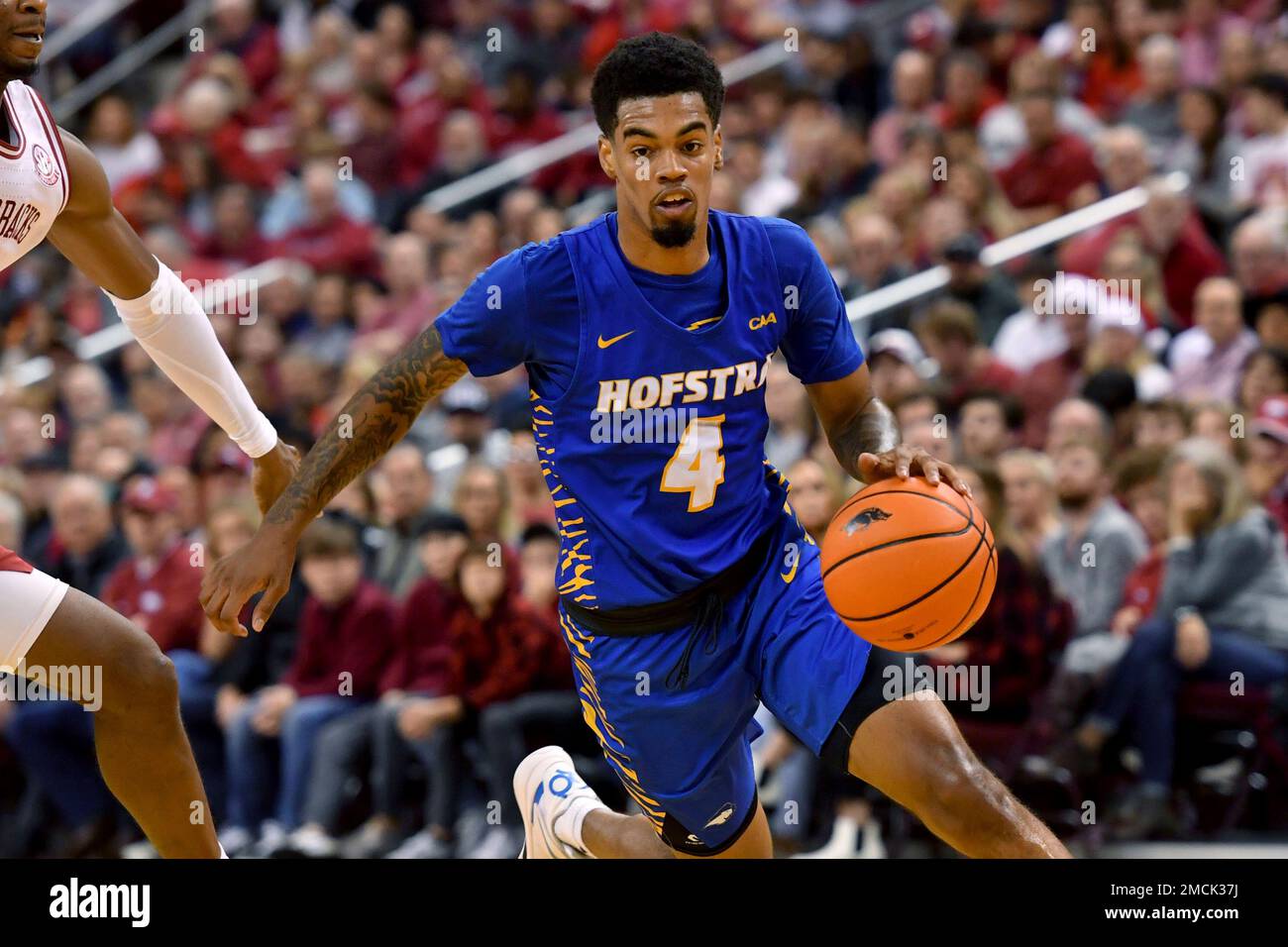 Hofstra guard Aaron Estrada (4) against Arkansas during an NCAA college ...