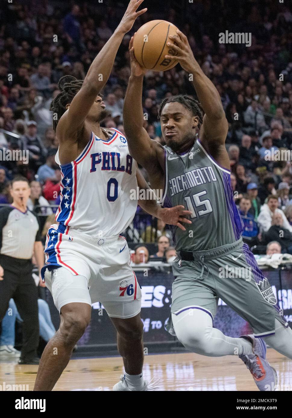 Philadelphia 76ers guard Tyrese Maxey (0) guards Sacramento Kings guard ...