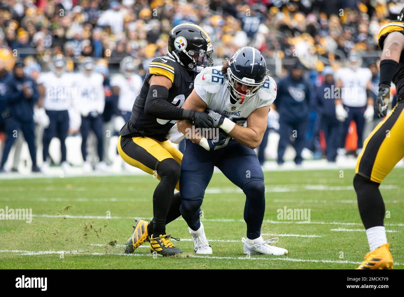 Pittsburgh Steelers free safety Minkah Fitzpatrick (39) tackles ...