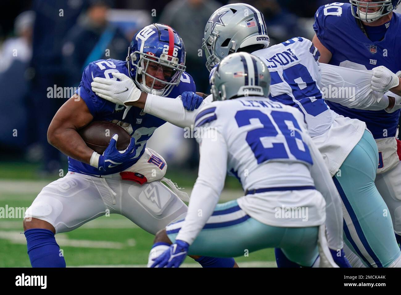 New York Giants running back Saquon Barkley (26) tries to avoid Dallas ...