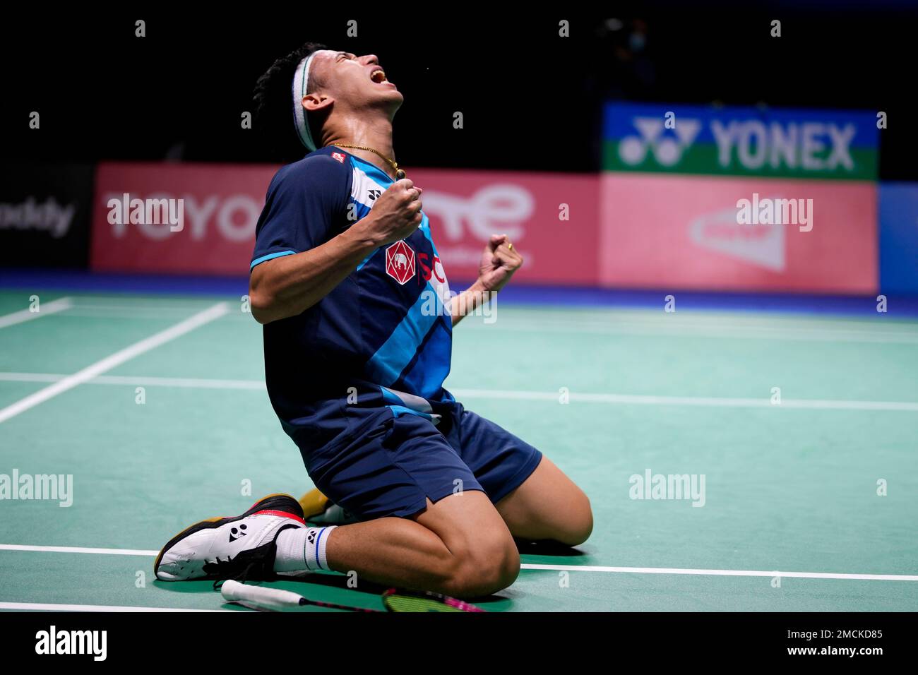 Thailand's Dechapol Puavaranukroh, playing with Sapsiree Taerattanachai ...