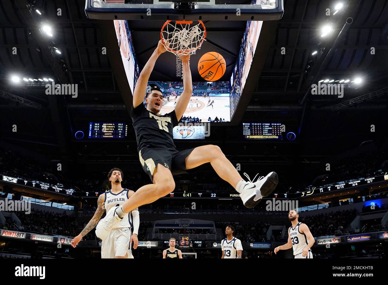 Purdue center Zach Edey (15) dunks the ball ahead of Butler forward Ty ...