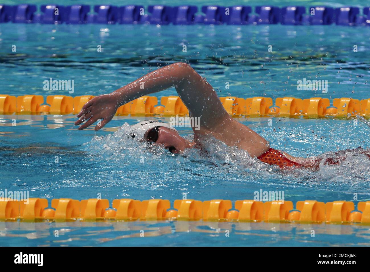 China's Bingjie Lii in action to win 800 meters during World Swimming ...