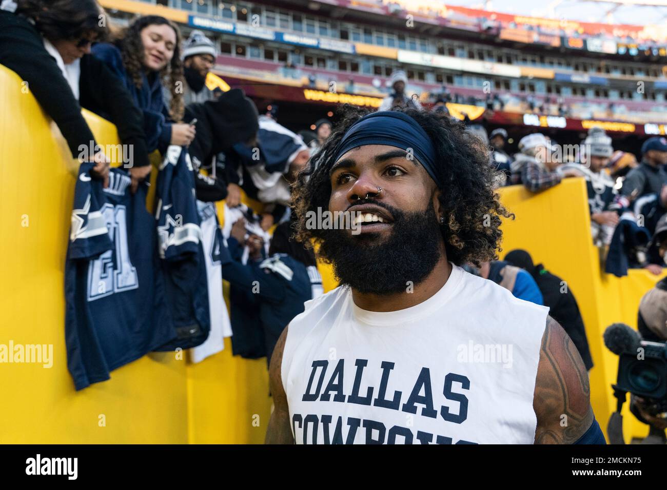 Dallas Cowboys running back Ezekiel Elliott (21) celebrates after an ...