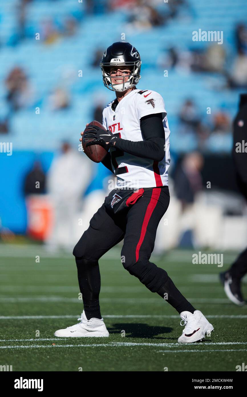 Atlanta Falcons quarterback Matt Ryan (2) warms up prior to an NFL ...