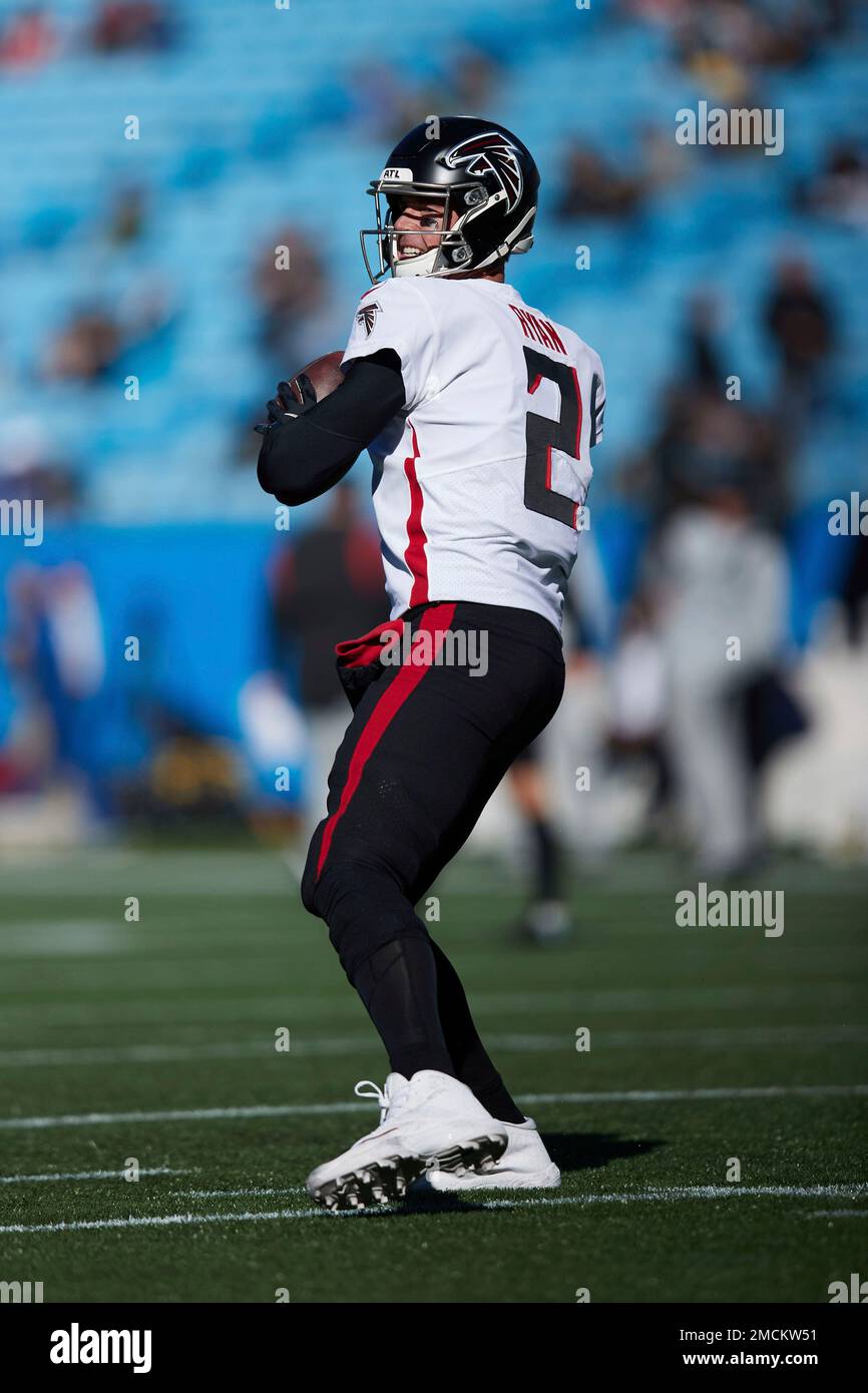 Atlanta Falcons quarterback Matt Ryan (2) warms up prior to an NFL ...